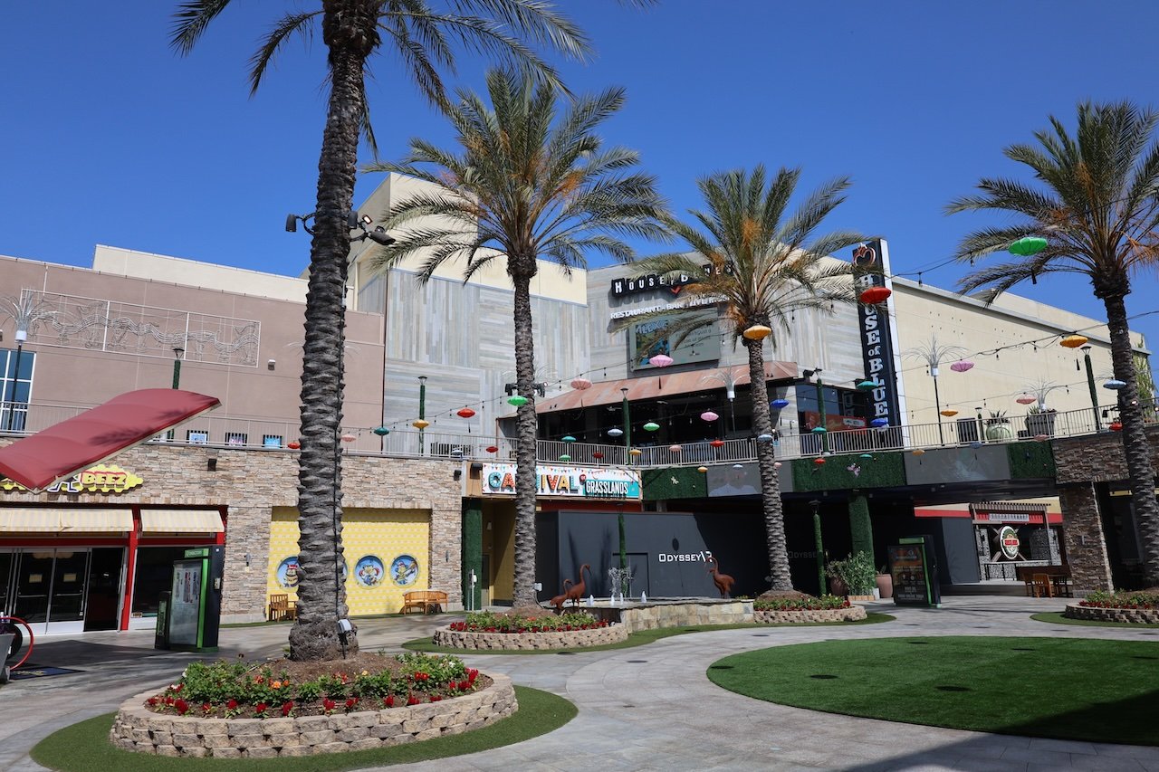 Anaheim GardenWalk: What to Expect — Orange County Insiders | Tips for ...
