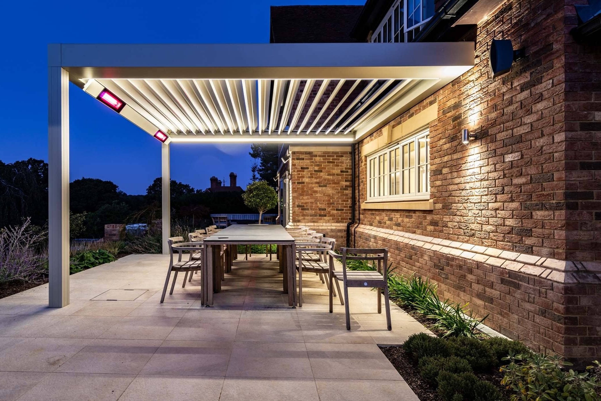 Awnings | Retractable Canopies | Parasols | Café Barriers Shade Zone