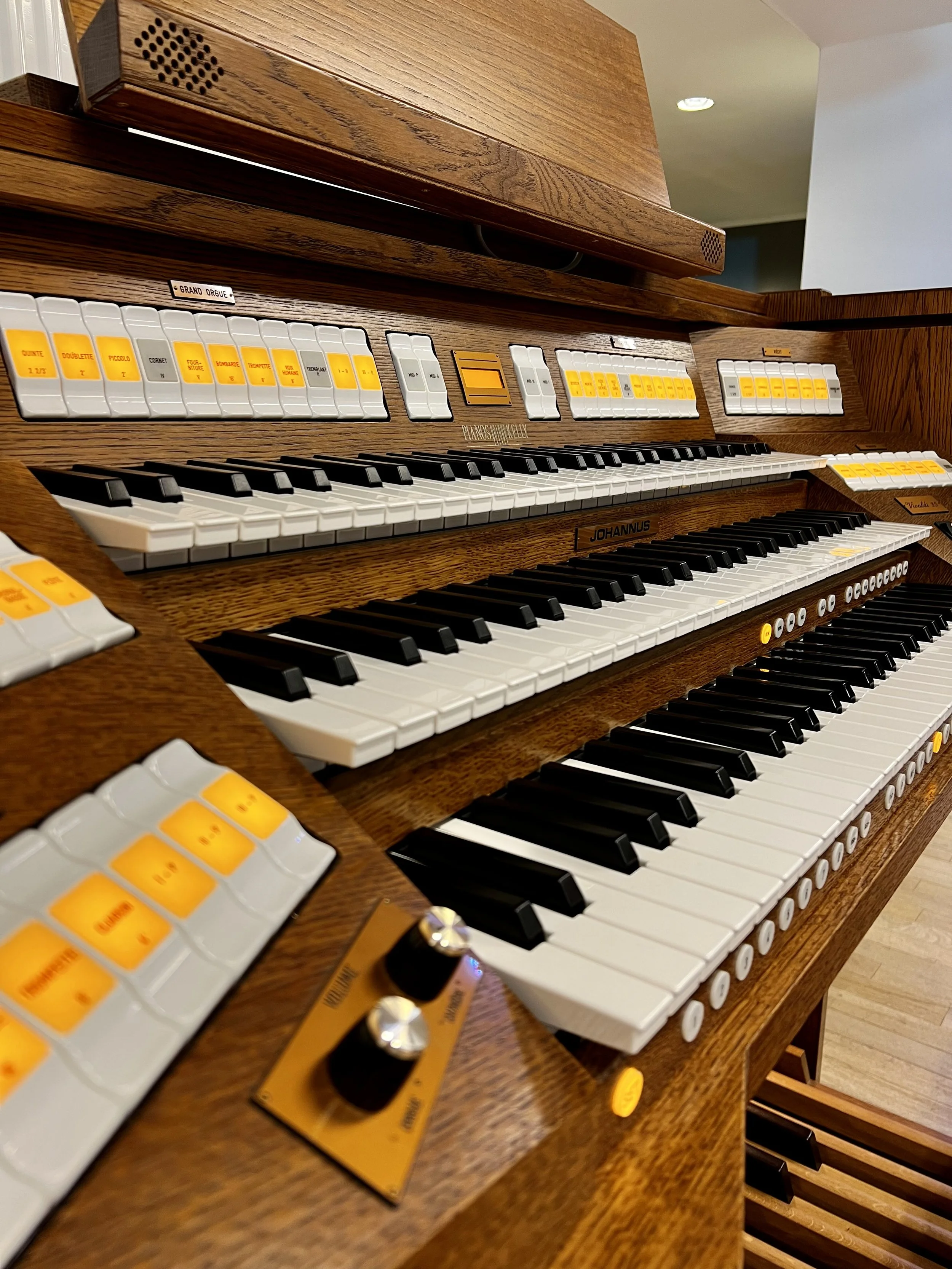 Pianos et orgues, neuf et d'occasion, en vente chez Pianos Kelly ...