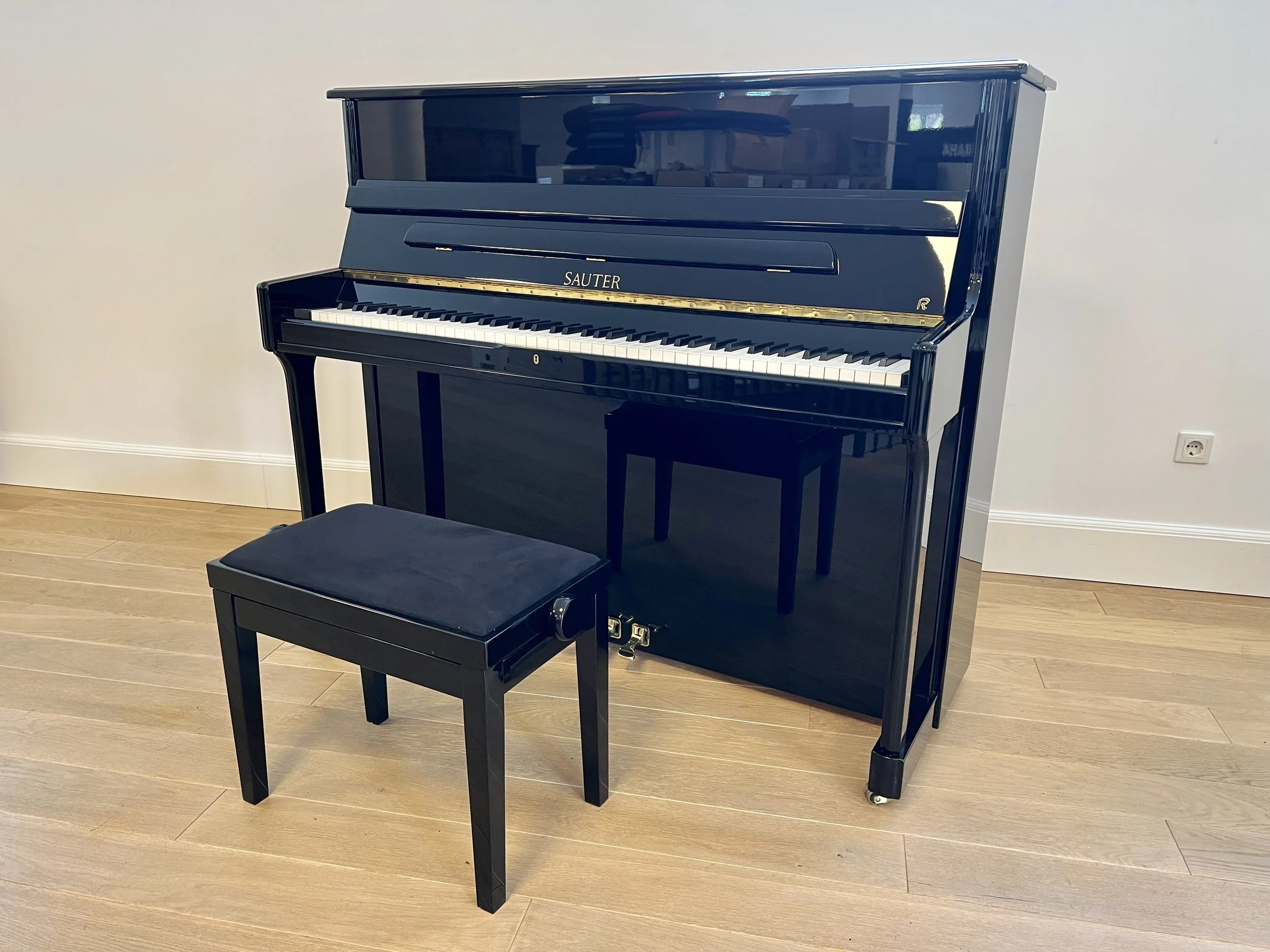 Pianos Kelly, Niederanven, Luxembourg-Pianos Kelly