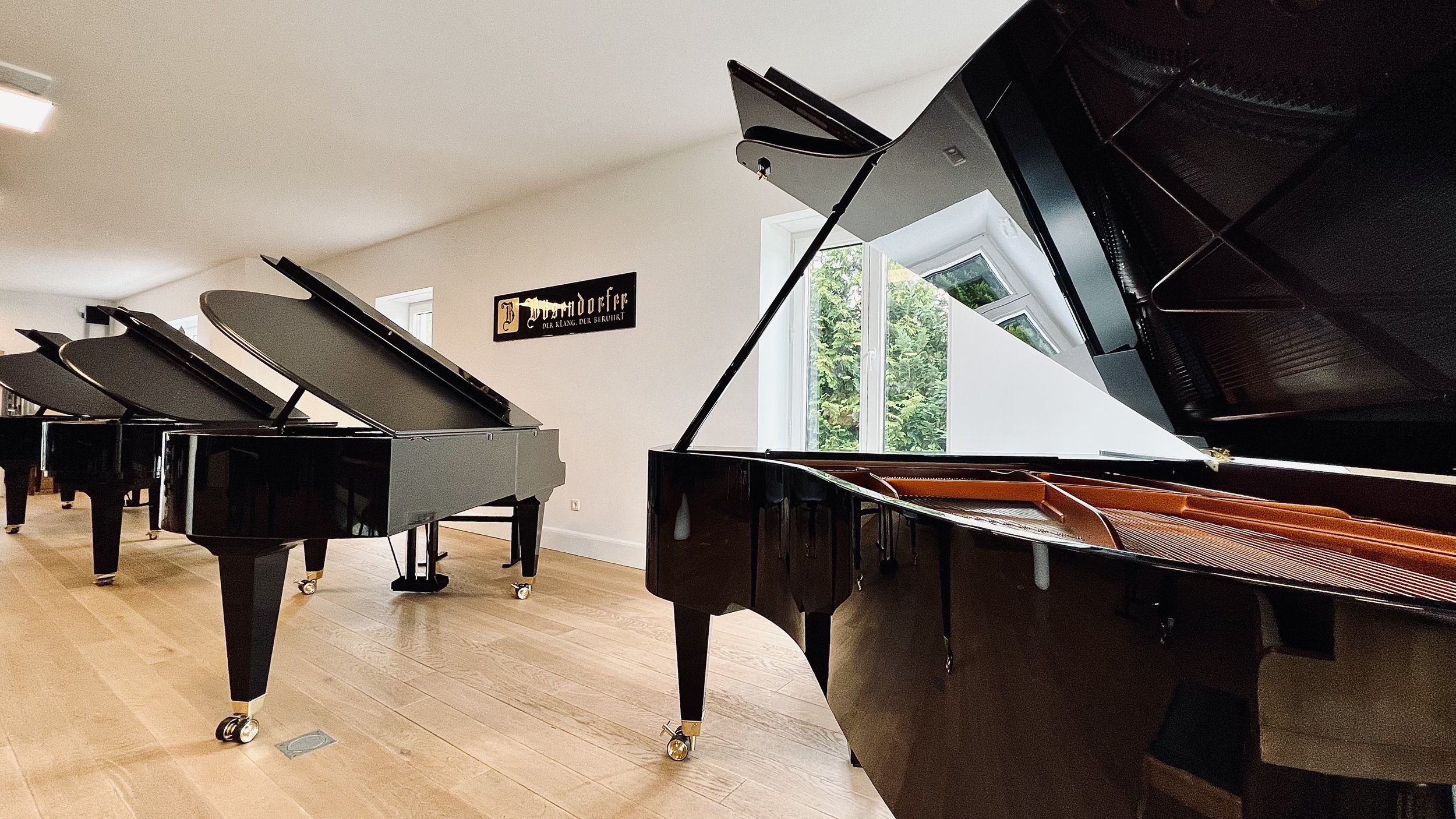 Pianos Kelly, Niederanven, Luxembourg-Pianos Kelly