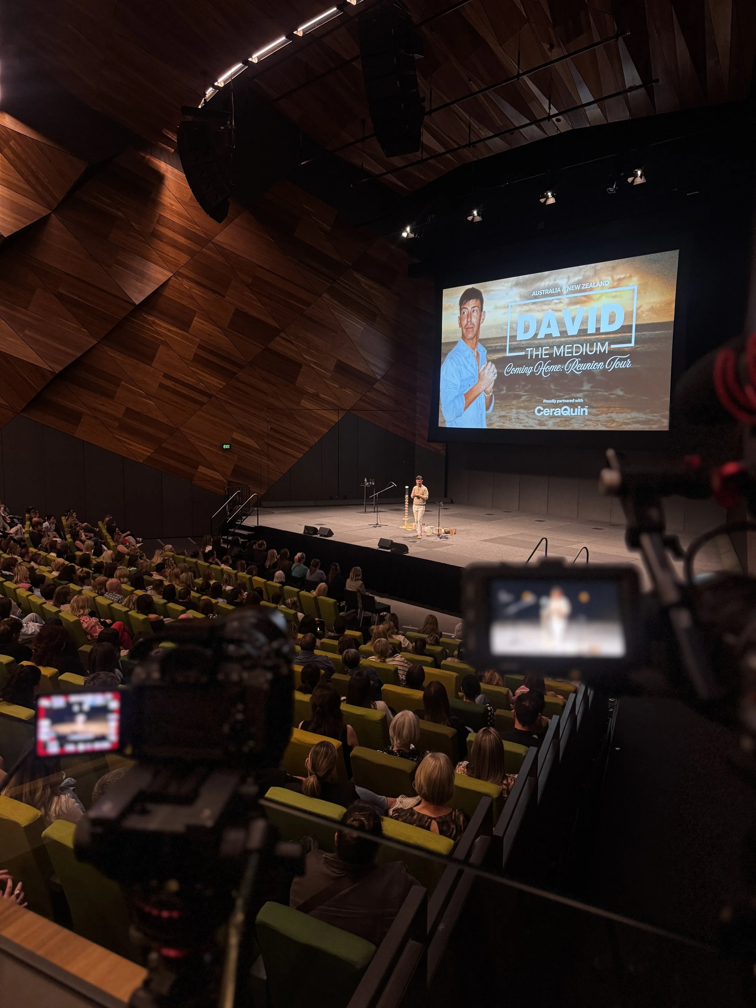 LIVE TOUR — DAVID THE MEDIUM