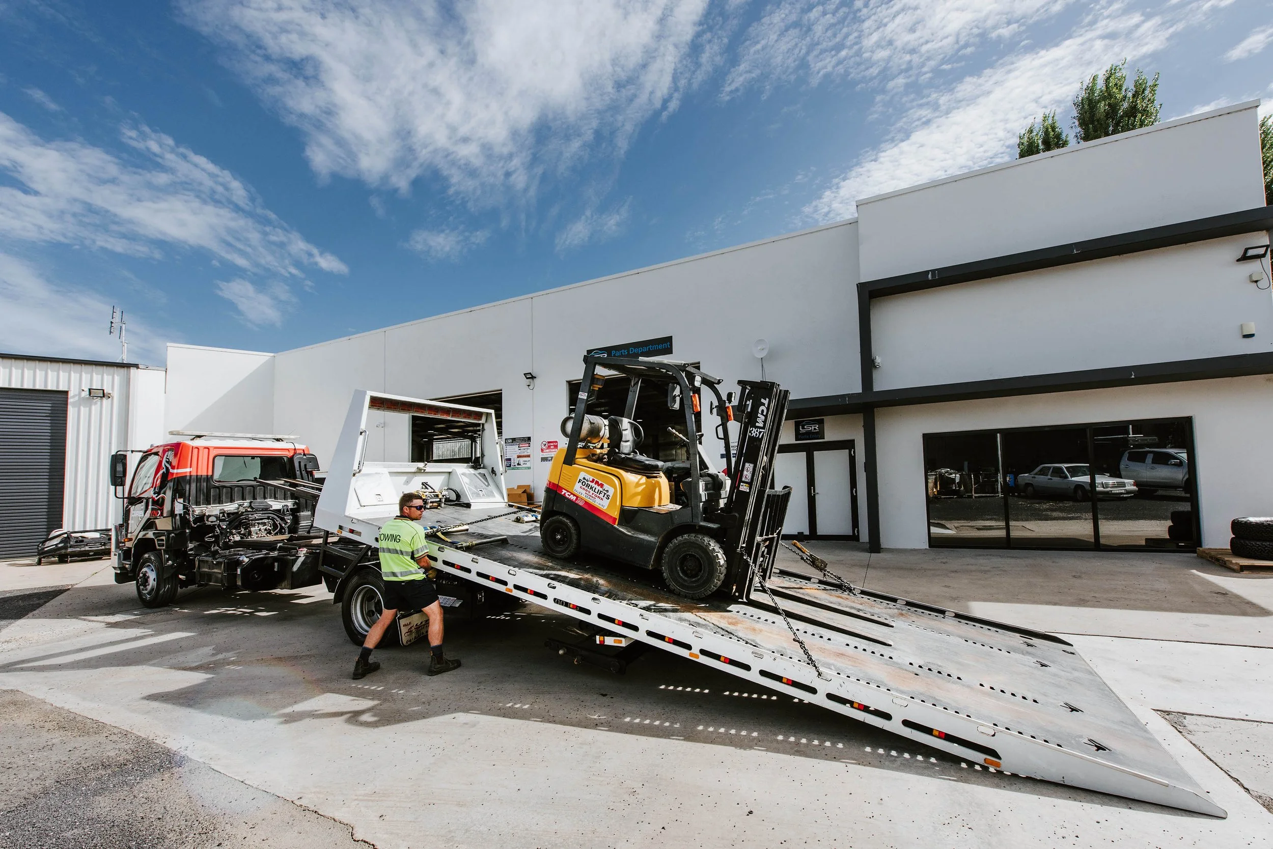 Direct Lynx Tilt Tray Towing Services | Mudgee NSW