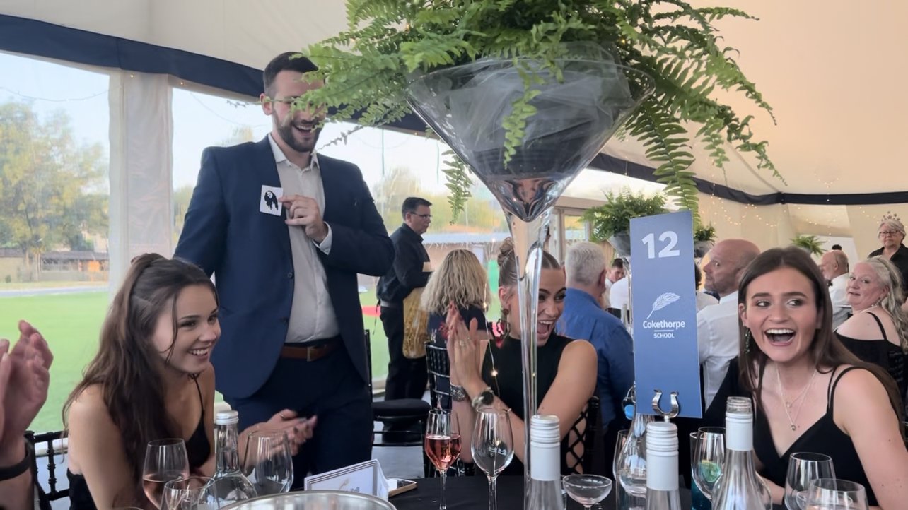 Revilo Twist Magic | Magician For Hire UK | Corporate Event Magician ...