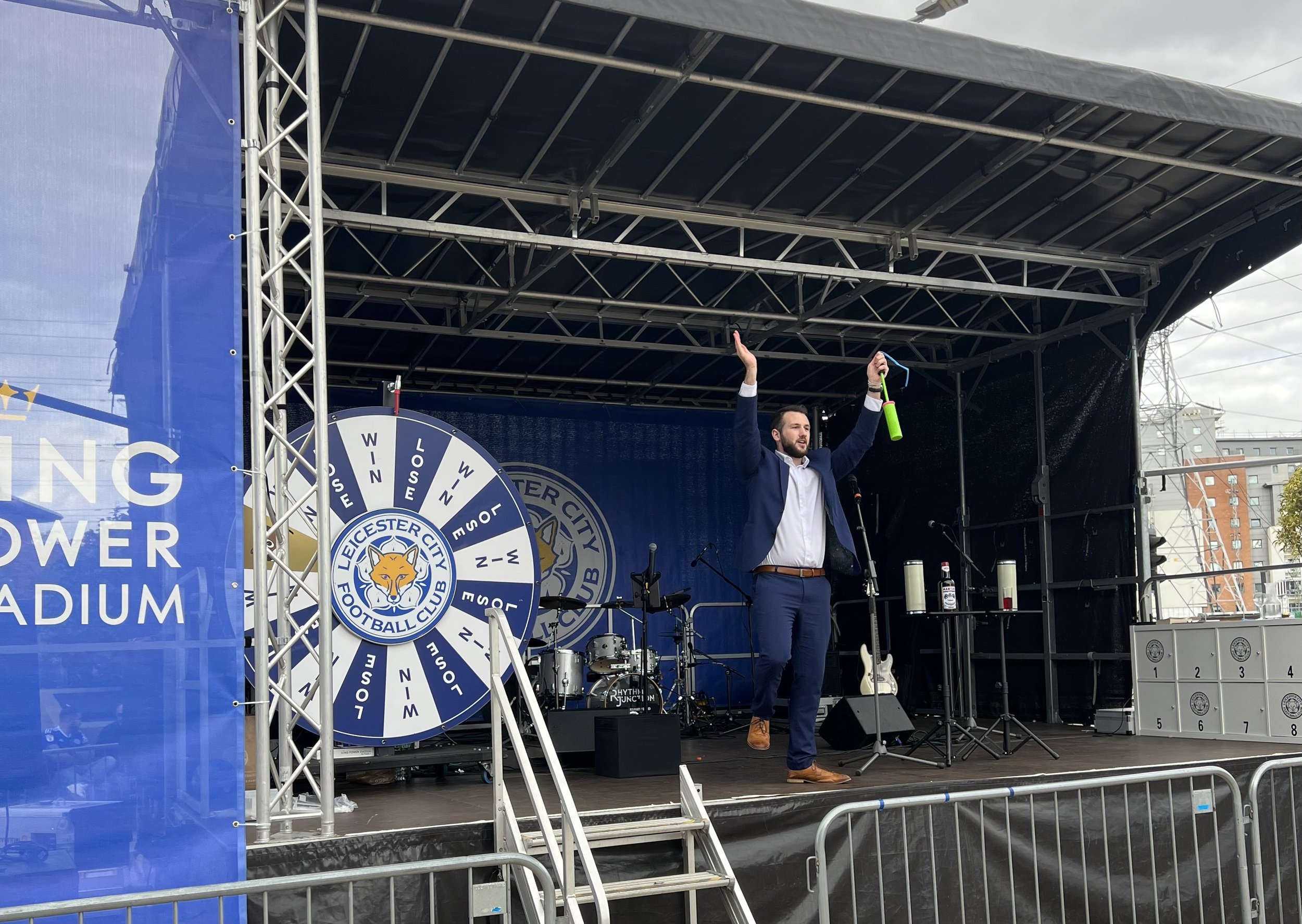 Revilo Twist Magic | #1 Corporate Magician