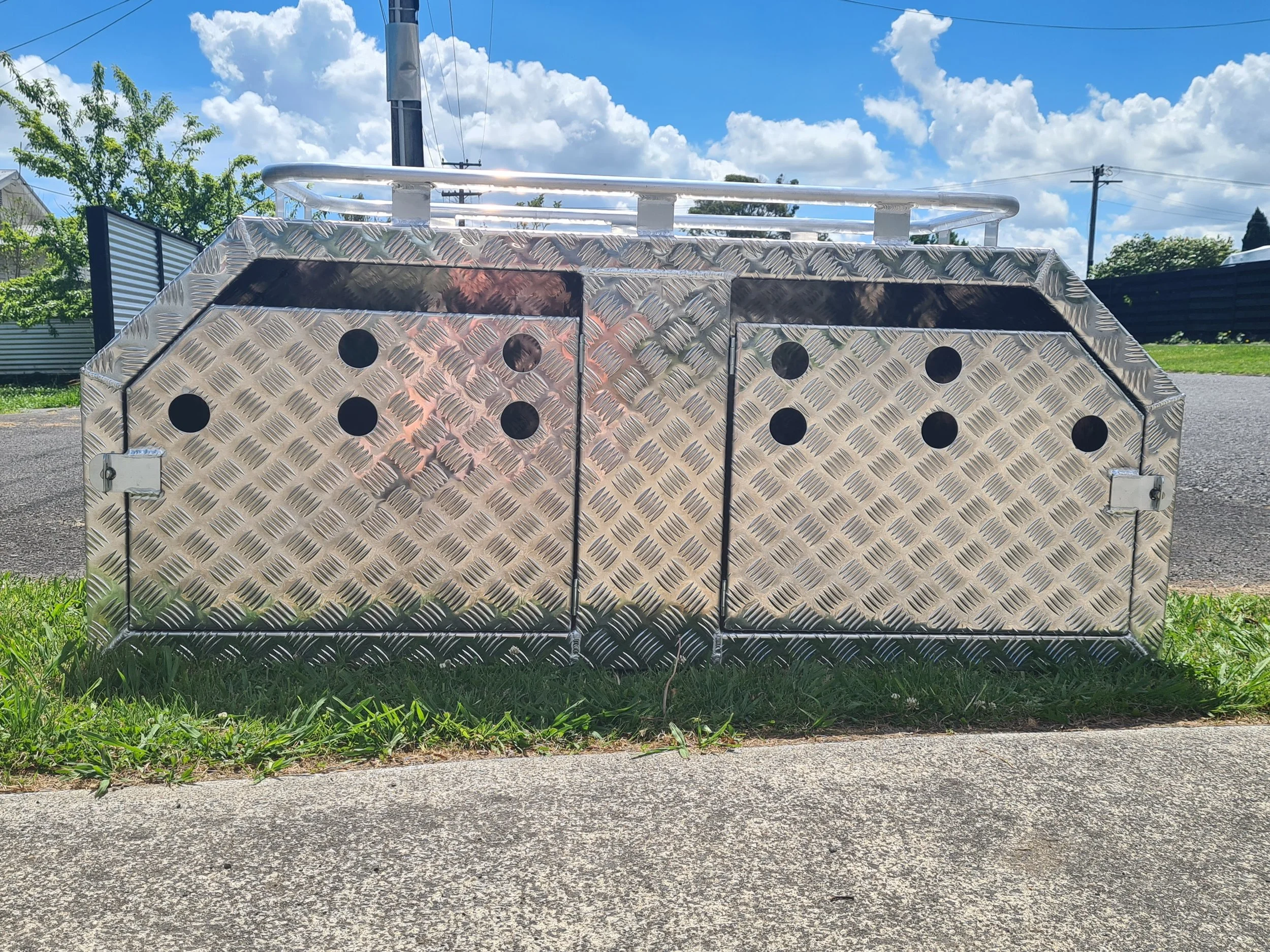 Ute Dog Box — A.M.F.S