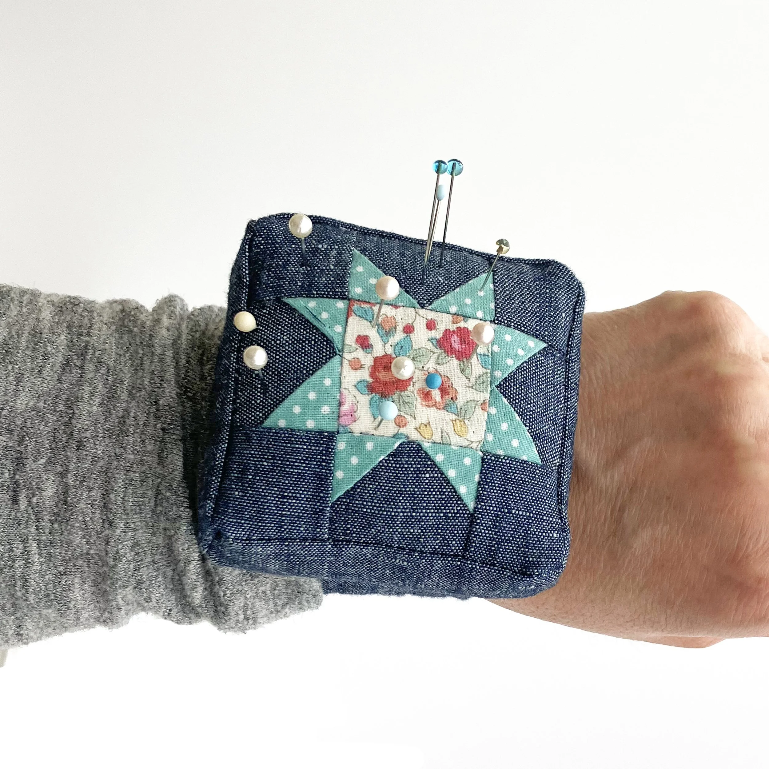 Sawtooth Star Pincushion — michellepatterns.com