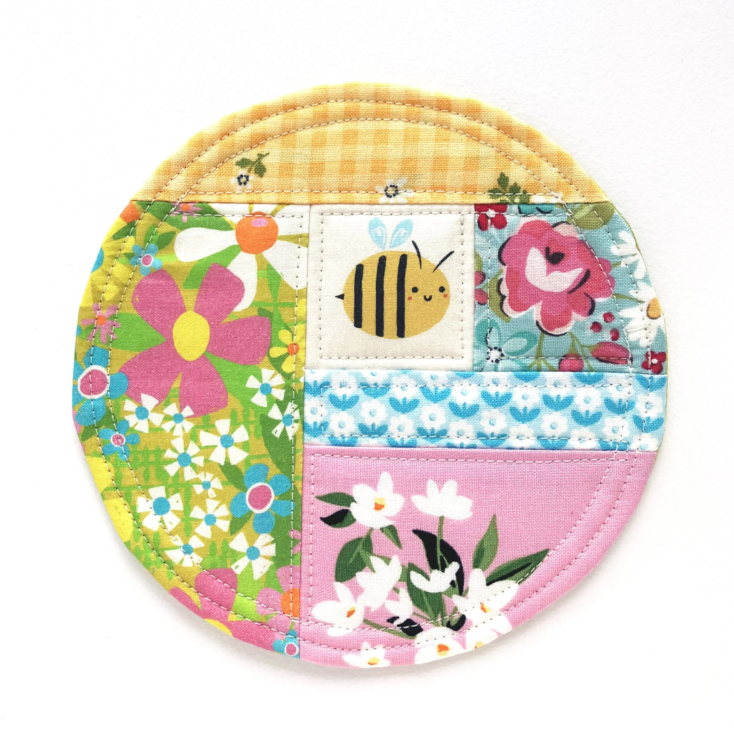 Bright and colorful bumble bee coasters. — michellepatterns.com