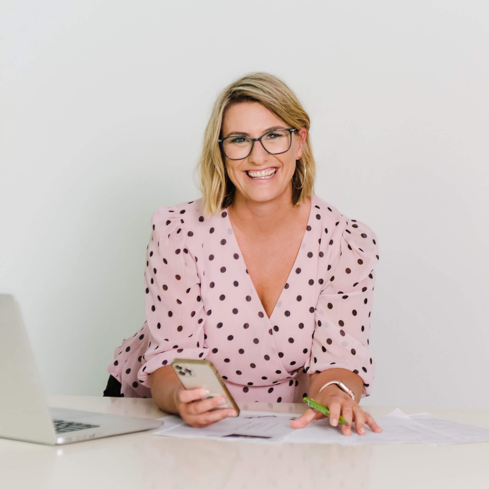 Virtual CFO for Women in Business. AU company - Book a free chat now.