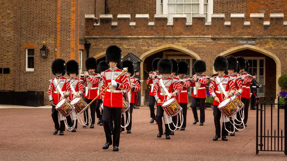 Experiencing the Changing of the Guard at Buckingham Palace, St. James’ Palace and Wellington ...
