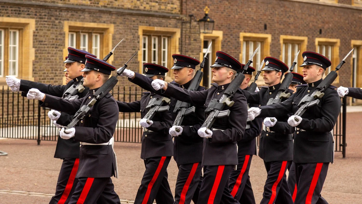 Experiencing the Changing of the Guard at Buckingham Palace, St. James’ Palace and Wellington ...
