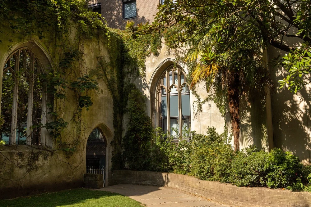 Visiting picturesque St. Dunstan-in-the-East Church Garden in London ...