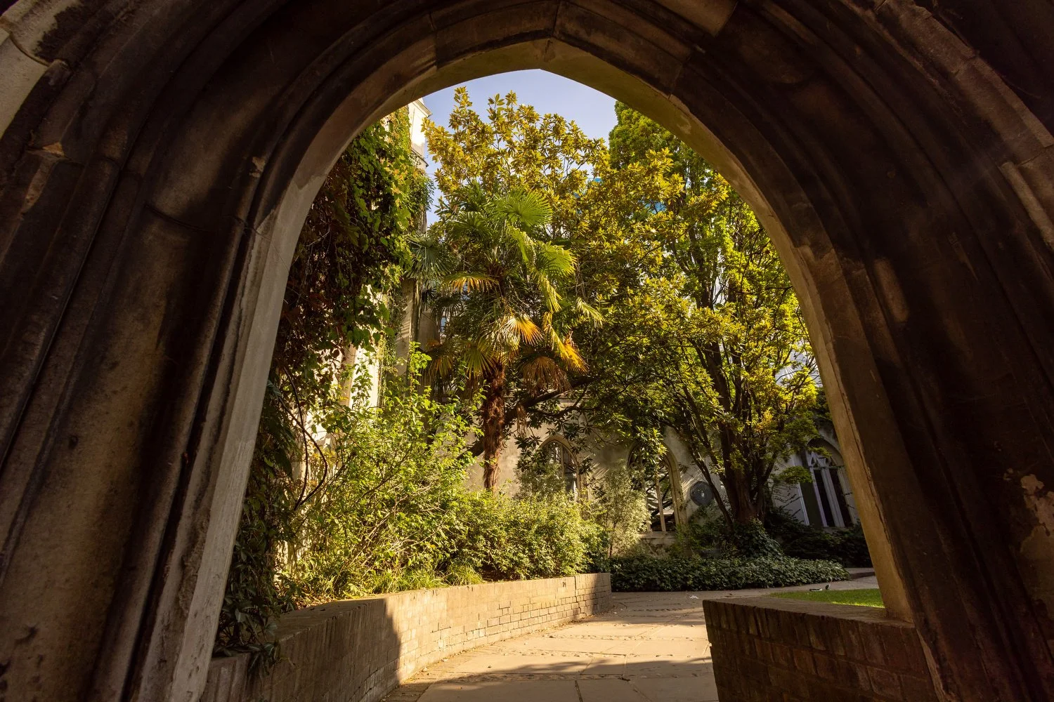 Visiting picturesque St. Dunstan-in-the-East Church Garden in London ...