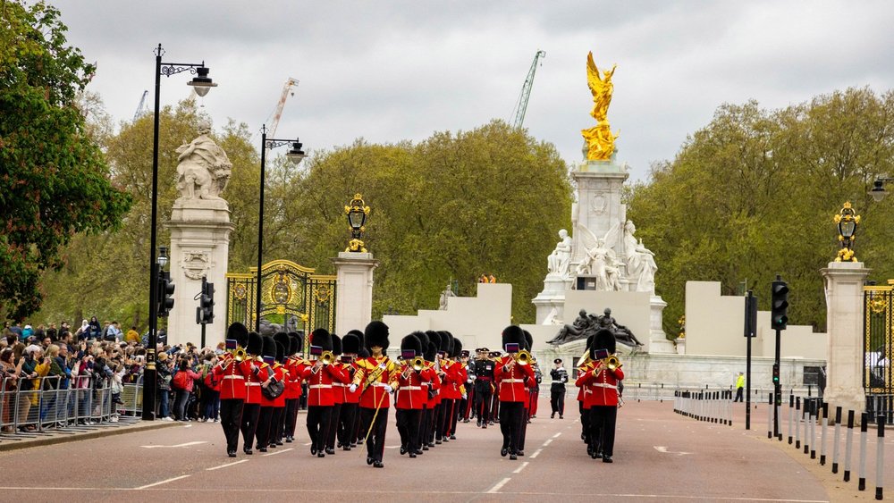 How to see the Changing of the Guard at Buckingham Palace, St. James ...