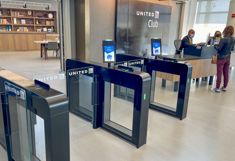 Review of the Newark United Club lounge — The Empty Nest Explorers