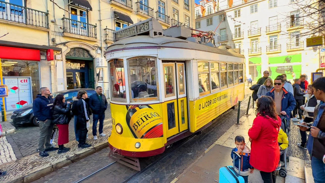 Complete Guide to Lisbon Transportation: How to Use the Metro, Trams ...