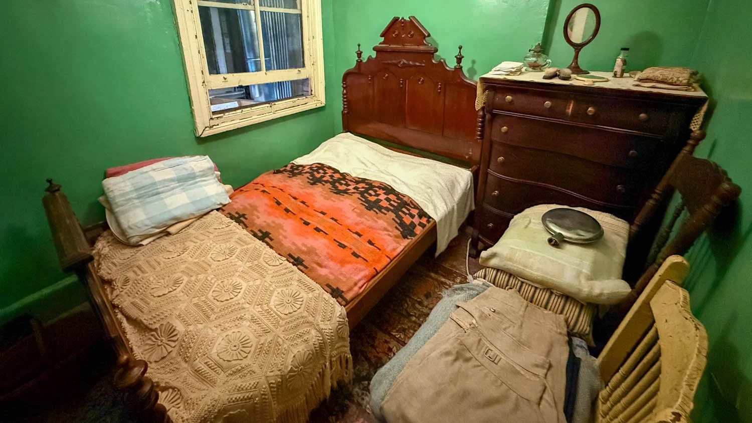 Visiting the Tenement Museum, one of our favorite NYC museums — The Empty Nest Explorers