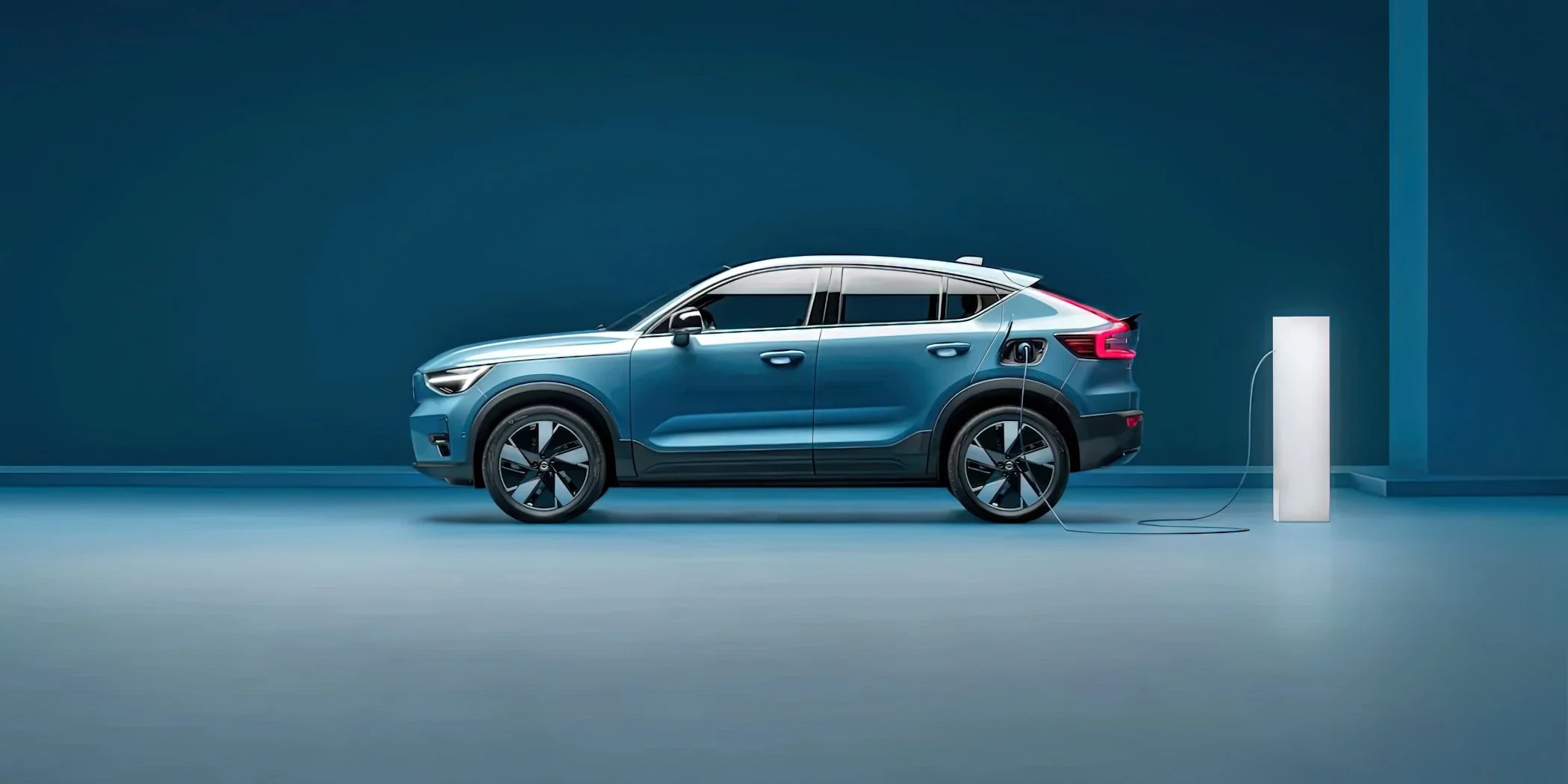 New Volvo C40 and XC40 EVs get improved range, faster charging, RWD ...