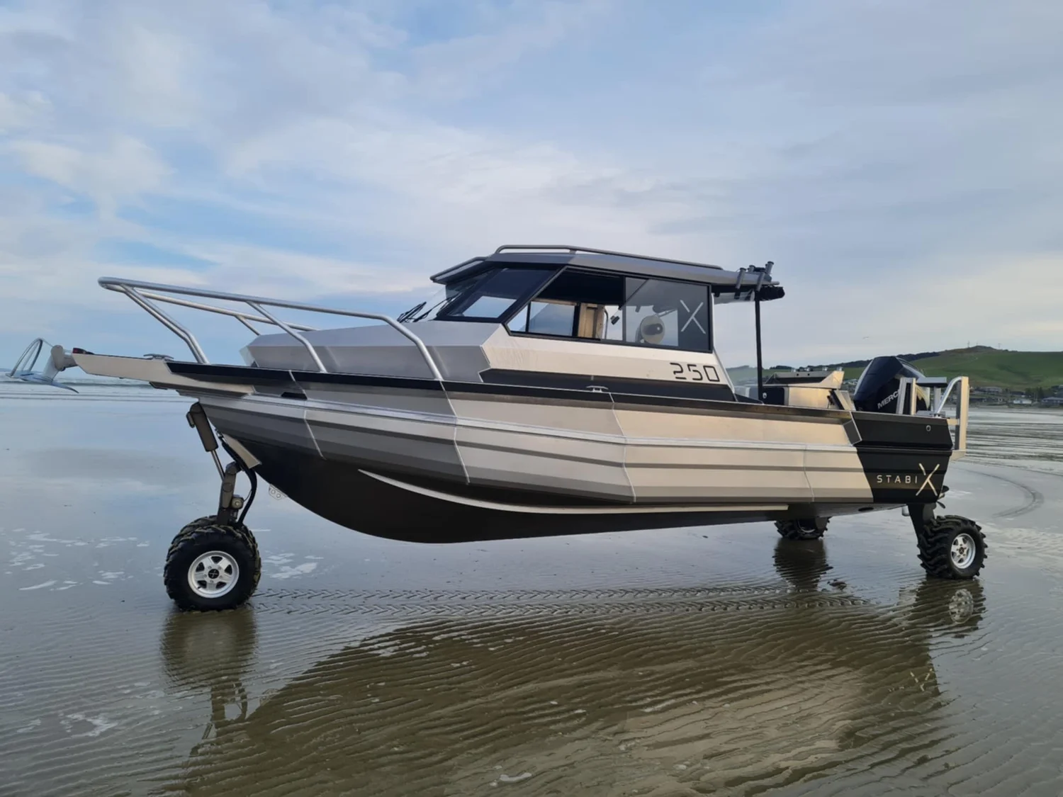 250 UC/SC - 25 foot amphibious boat — StabiX