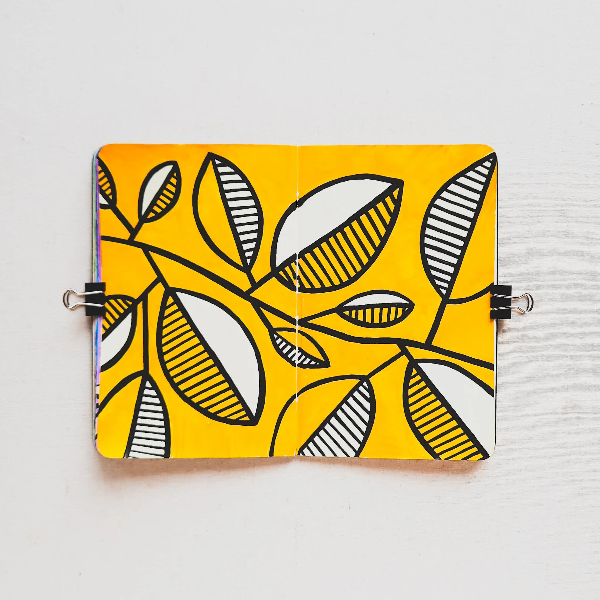 Bumble bee — Amanda González | ATELIER