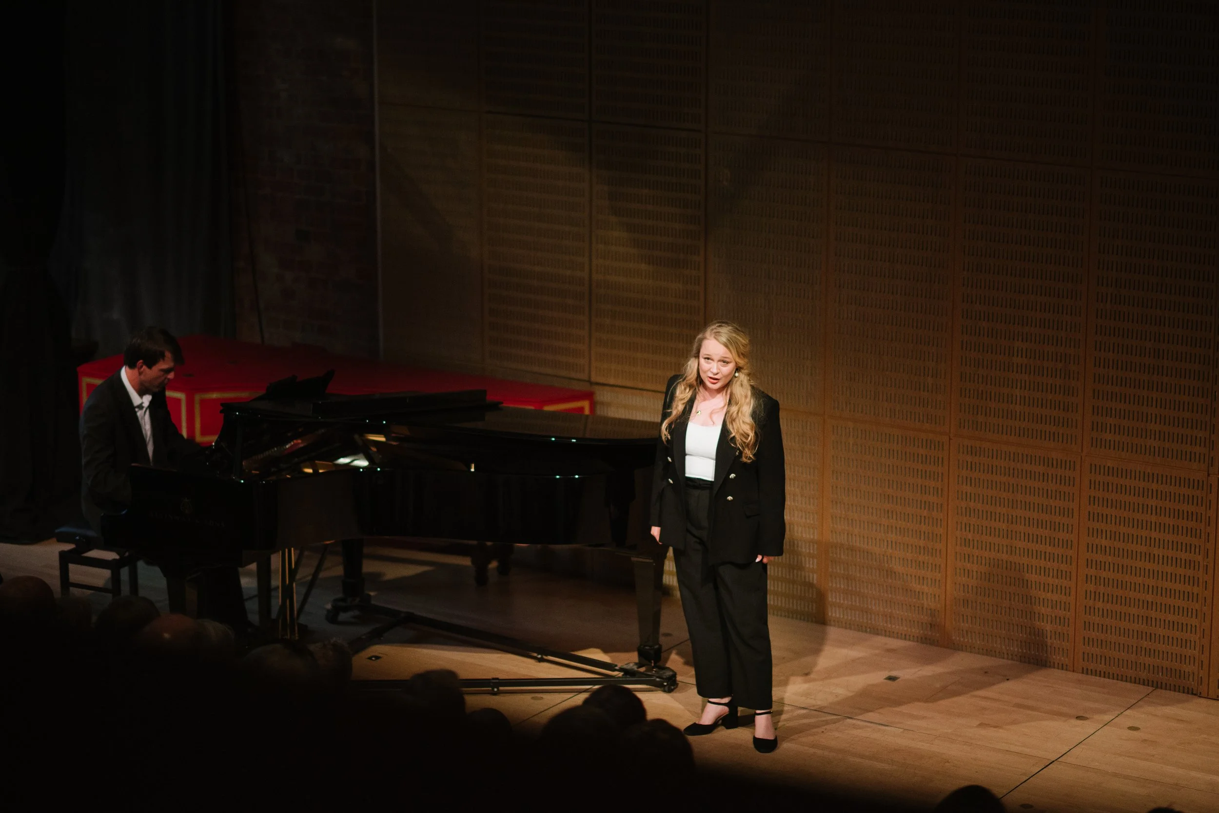 Annabel Kennedy - Mezzo Soprano