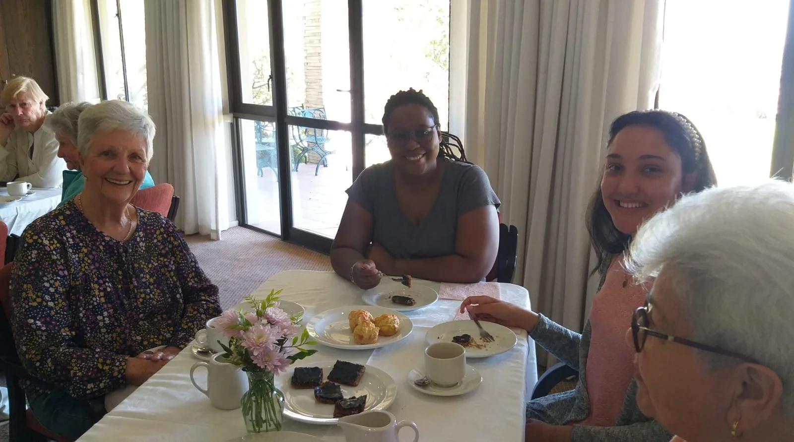 LINDO VISITS THE GOLDEN OLDIES — Christ Church Somerset West