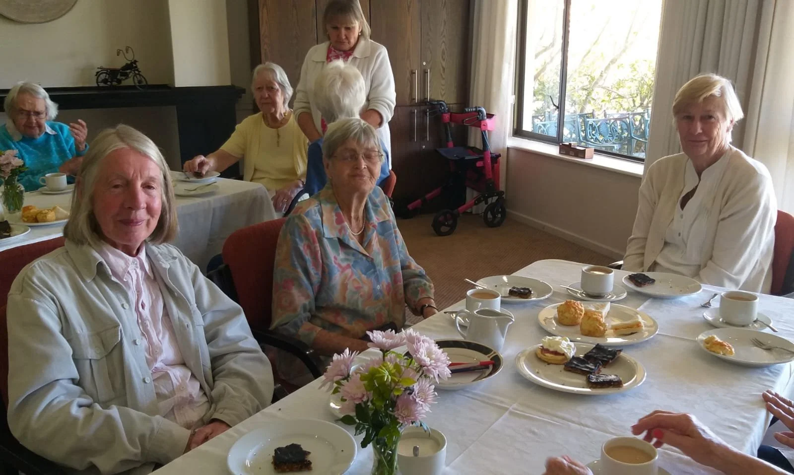 LINDO VISITS THE GOLDEN OLDIES — Christ Church Somerset West
