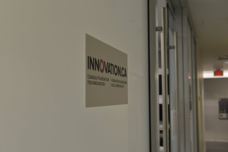 neuroArm — neuroArm - Medical Robotics Program