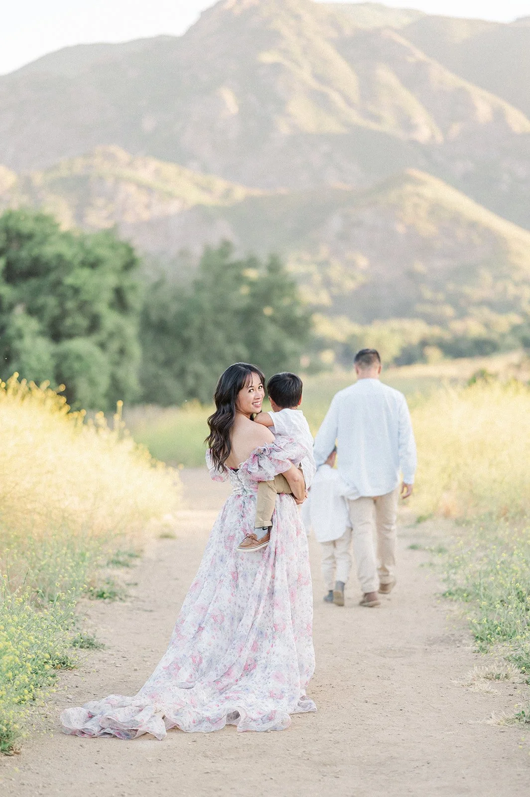 Spring Family Photo Outfit Ideas — Megan W Photography