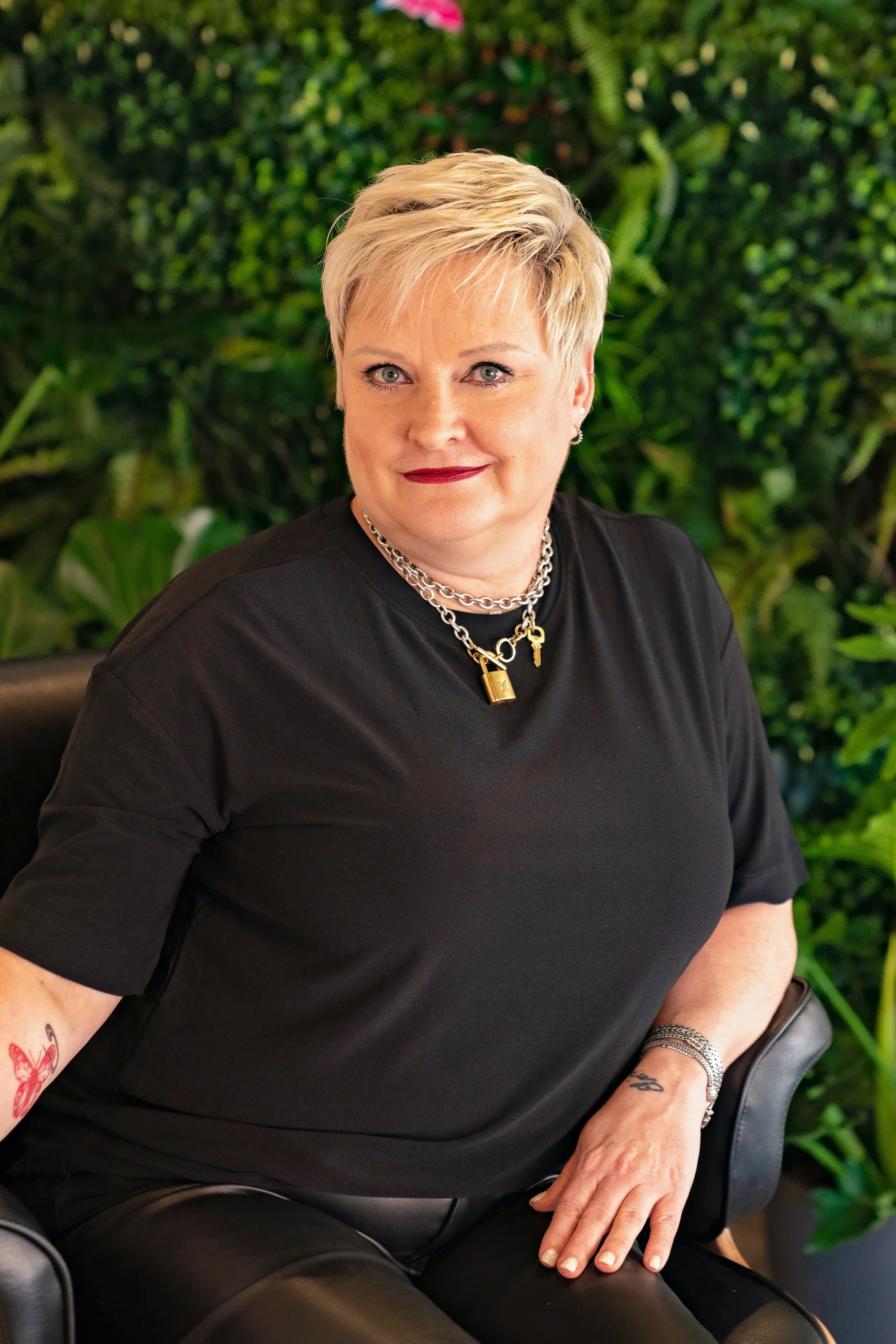 Angela — Salon deZEN