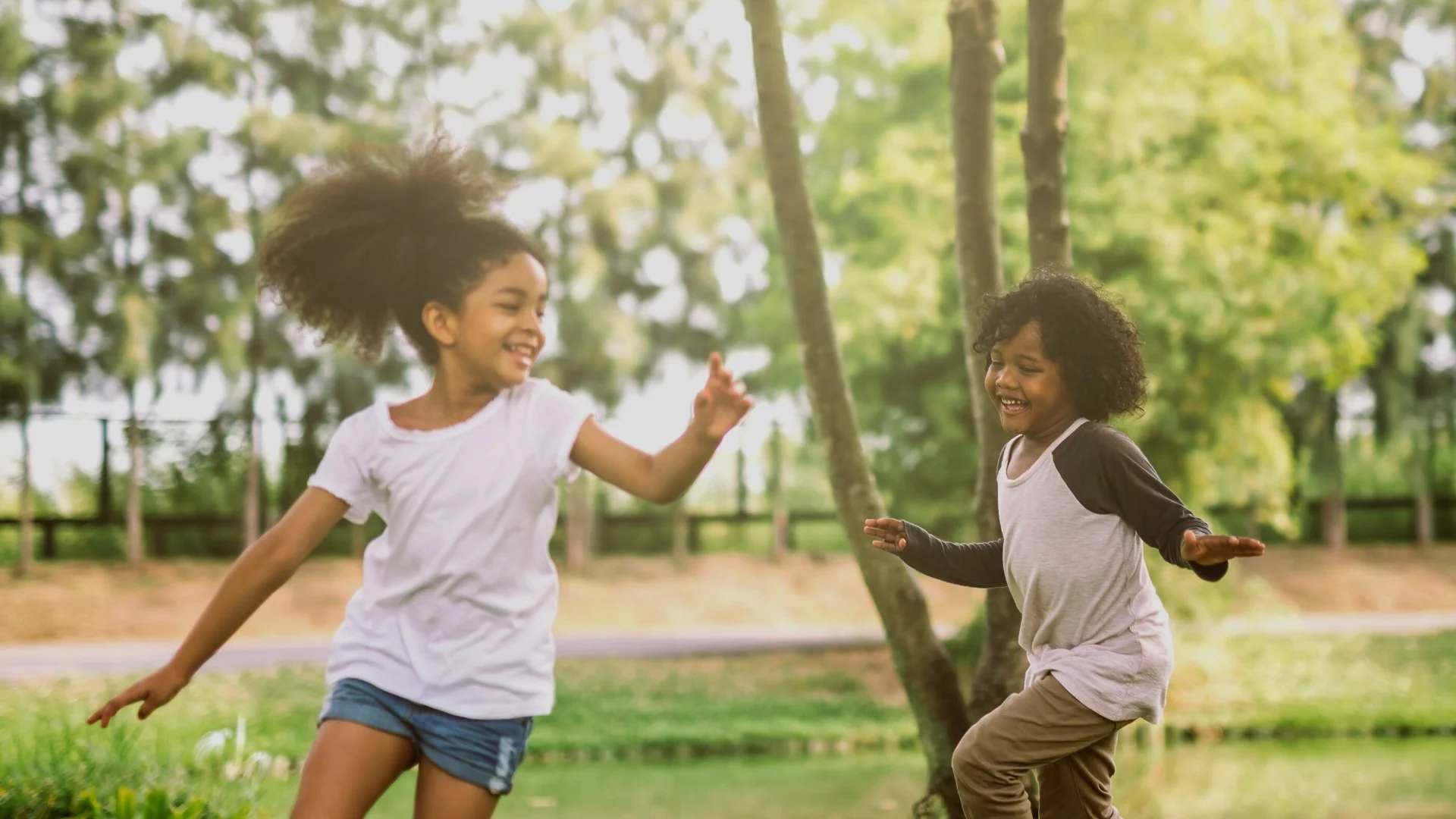 Children Playing Wallpaper