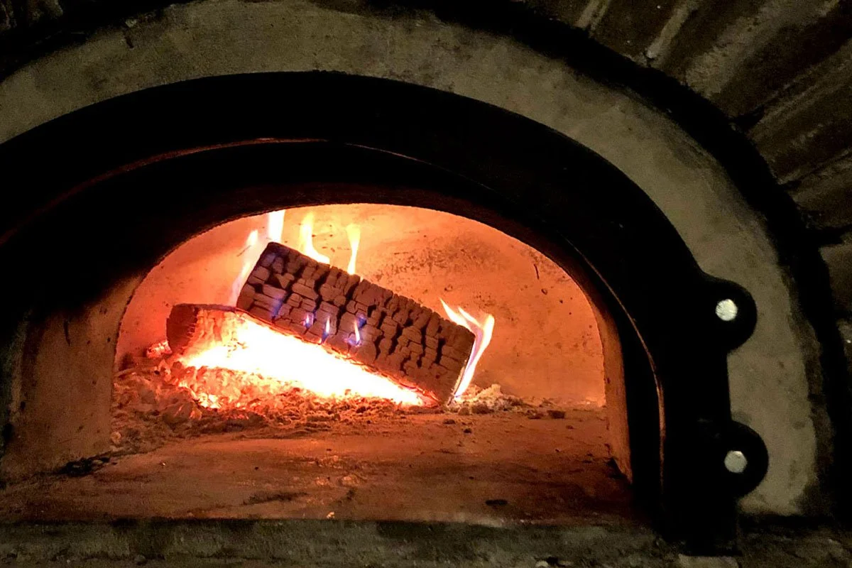 Best Wood for Smoking, Grilling, and Pizza Ovens: Hickory, Oak, Cherry ...