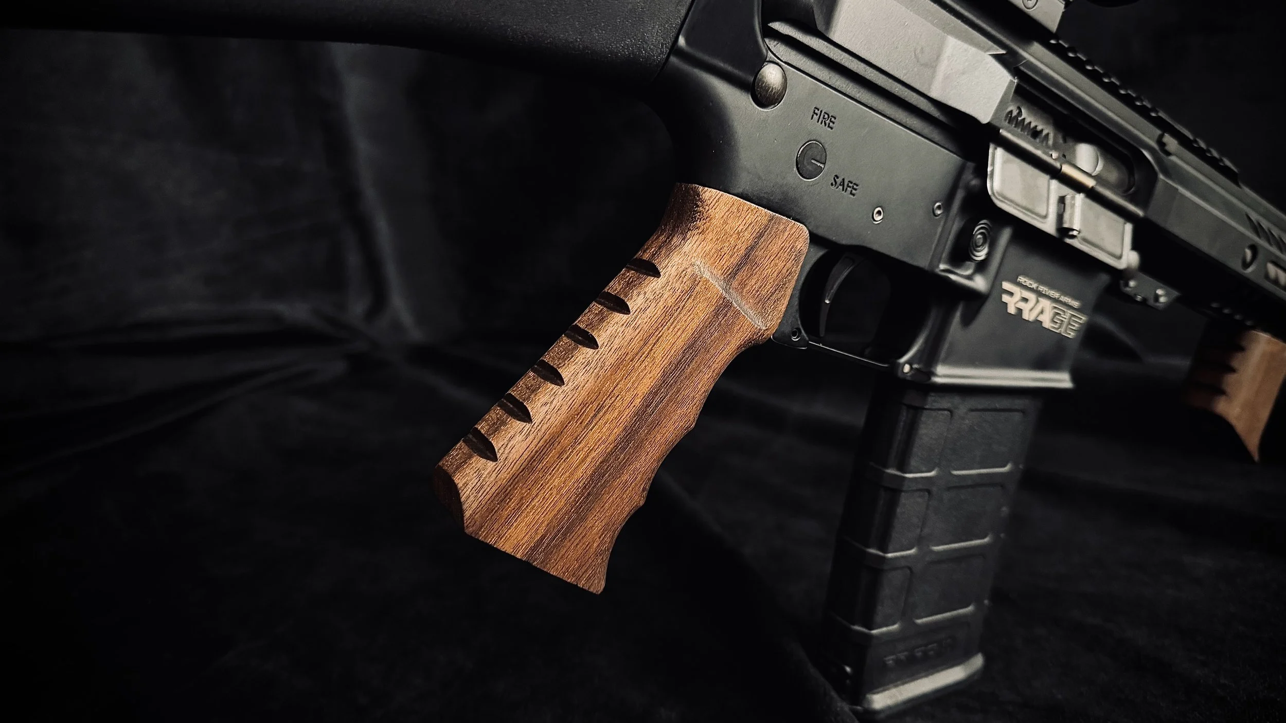 RAILWOODS M-Lok Rail Covers and Wood AR15 Furniture