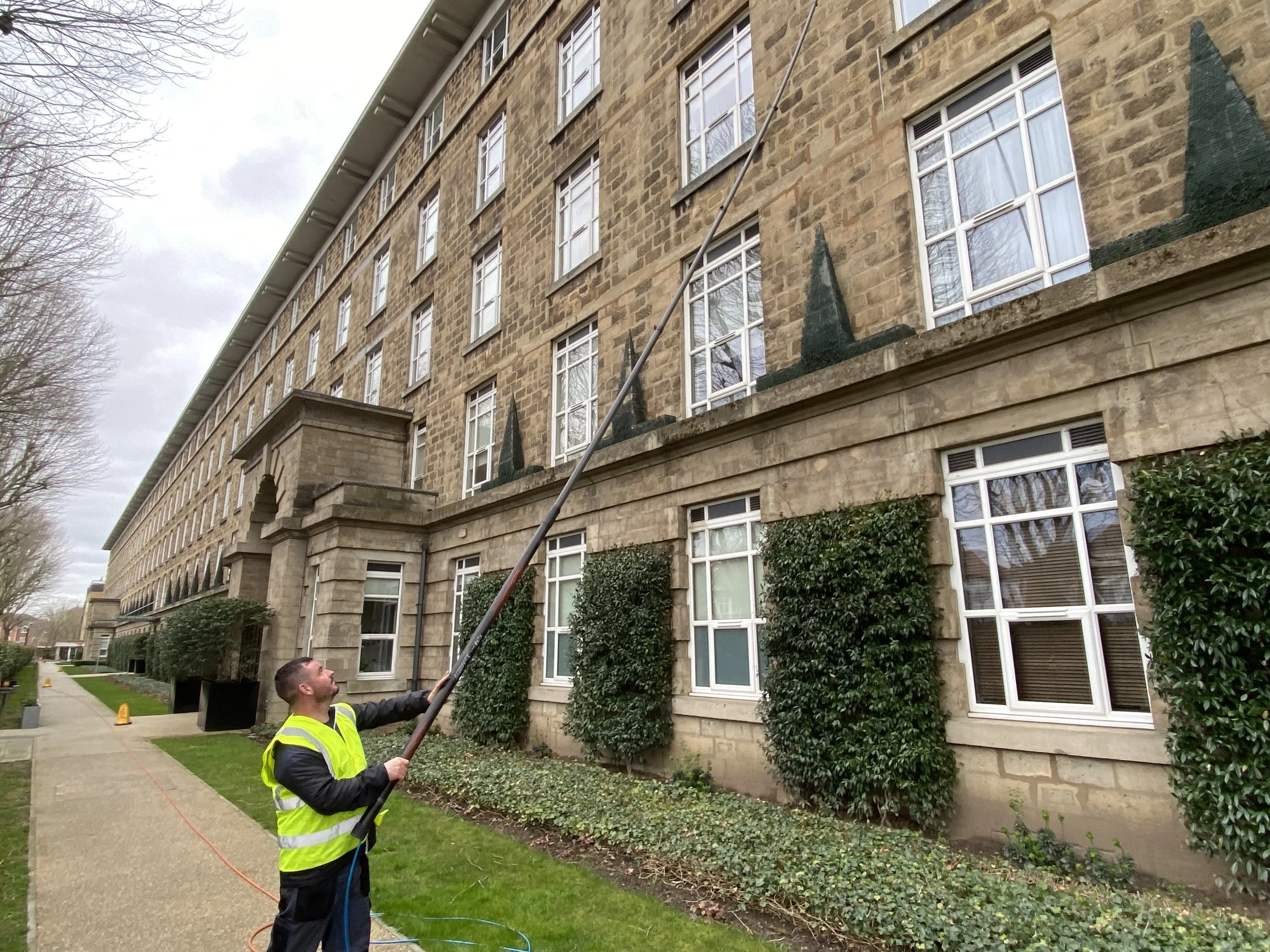Clearview Window Cleaning London - Reach & Wash - Gutter Vac - Abseil ...