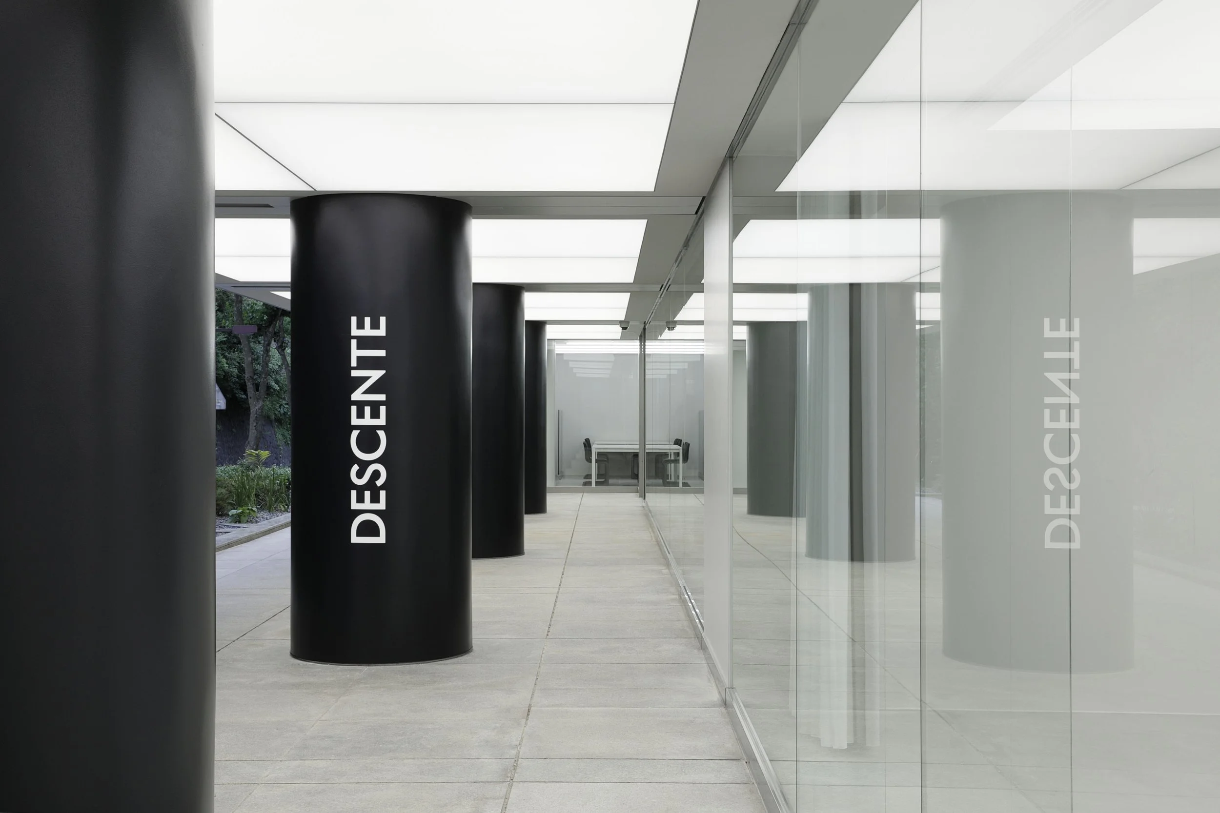 Descent Tokyo Office — STRATE | The Brand Produce Company. 株式会社ストラテ 代表 ...