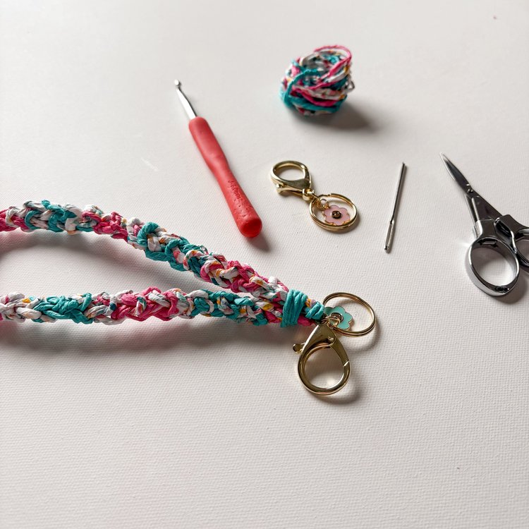 How to Crochet a Wristlet Keychain — bags by bento