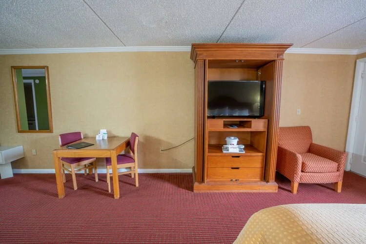 Whirlpool Room — Admiralty Inn & Suites