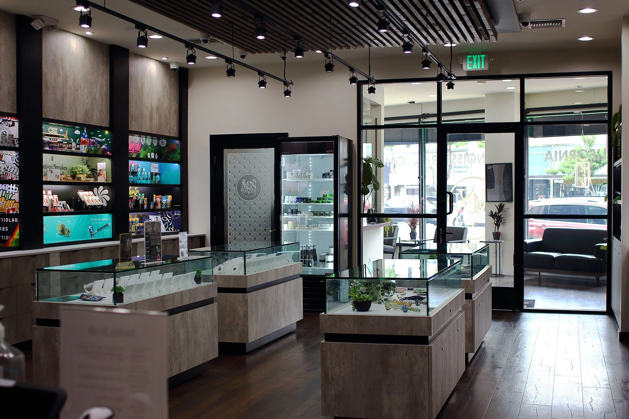 Contact 1 — The Maven Store