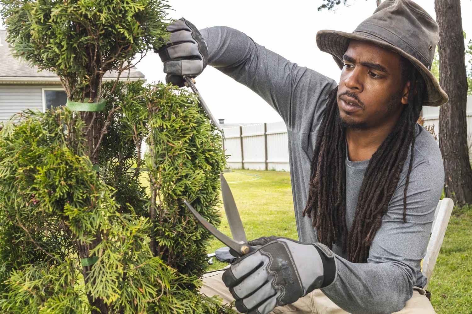 Michael Gibson Topiary Artist better known as "GIBBY SIZ" — Anne ...