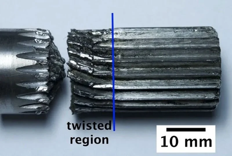 Comparison of Helical Splines and Straight Splines
