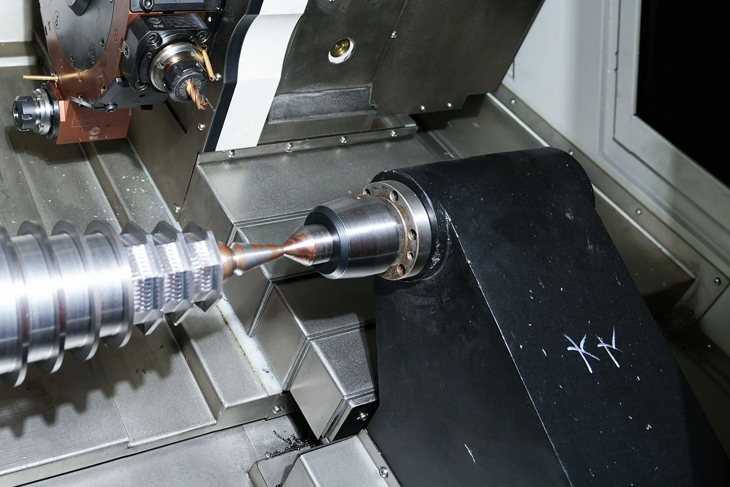 What Does a Lathe's Tailstock Do