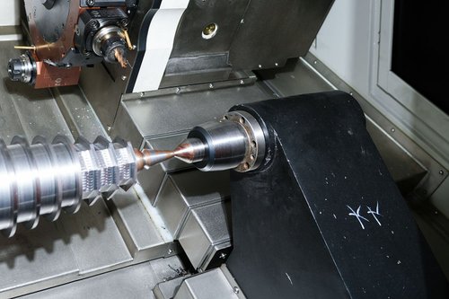What Does a Lathe's Tailstock Do