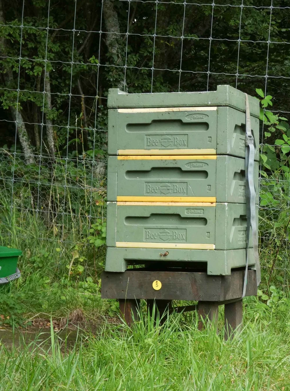 Beekeeping, Beeboxes & Plastic Frames Poly hives and plastic beekeeping ...