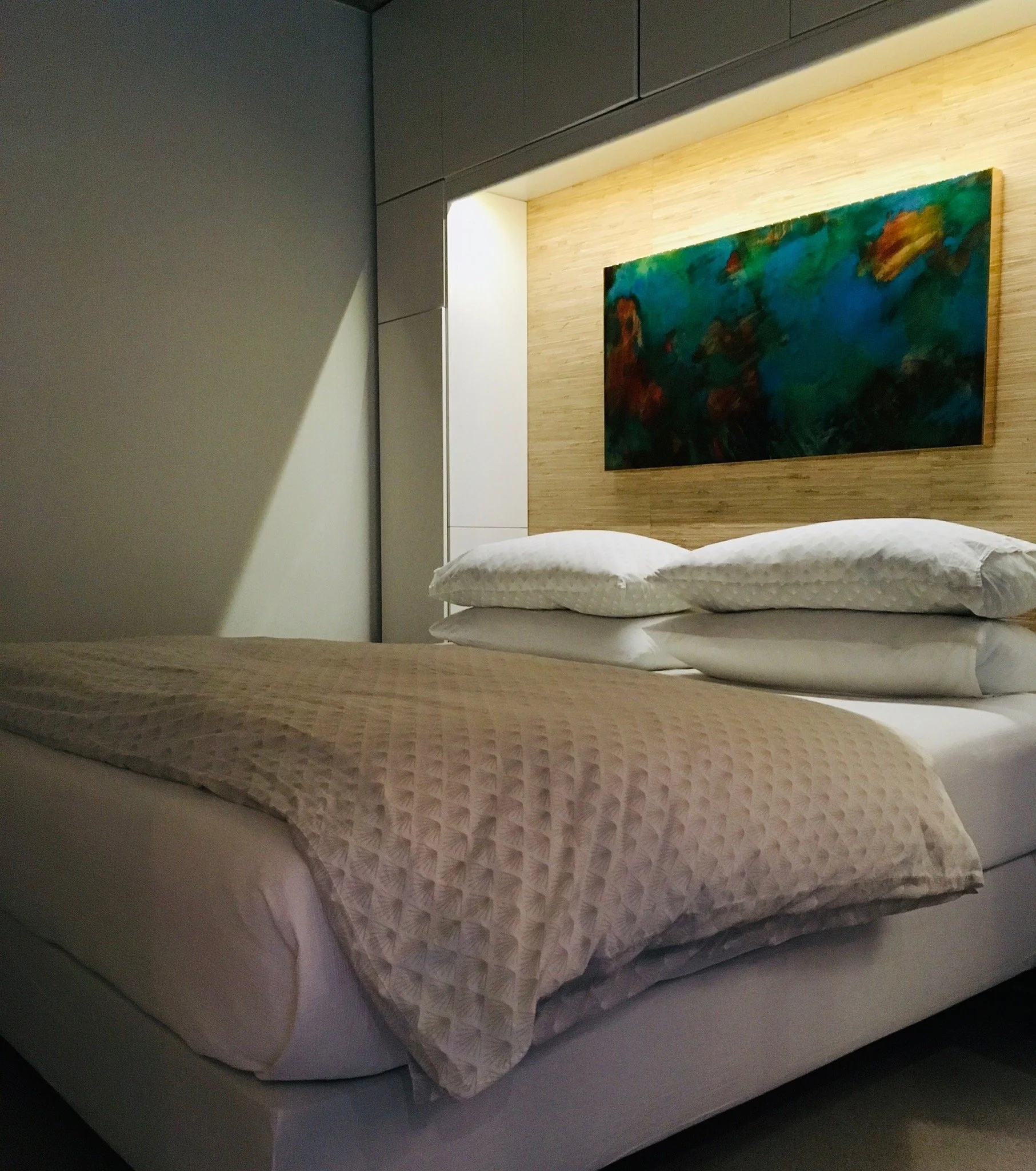 King West Toronto Urban Condo Design by The Superhost Mentors, Elevïn ...