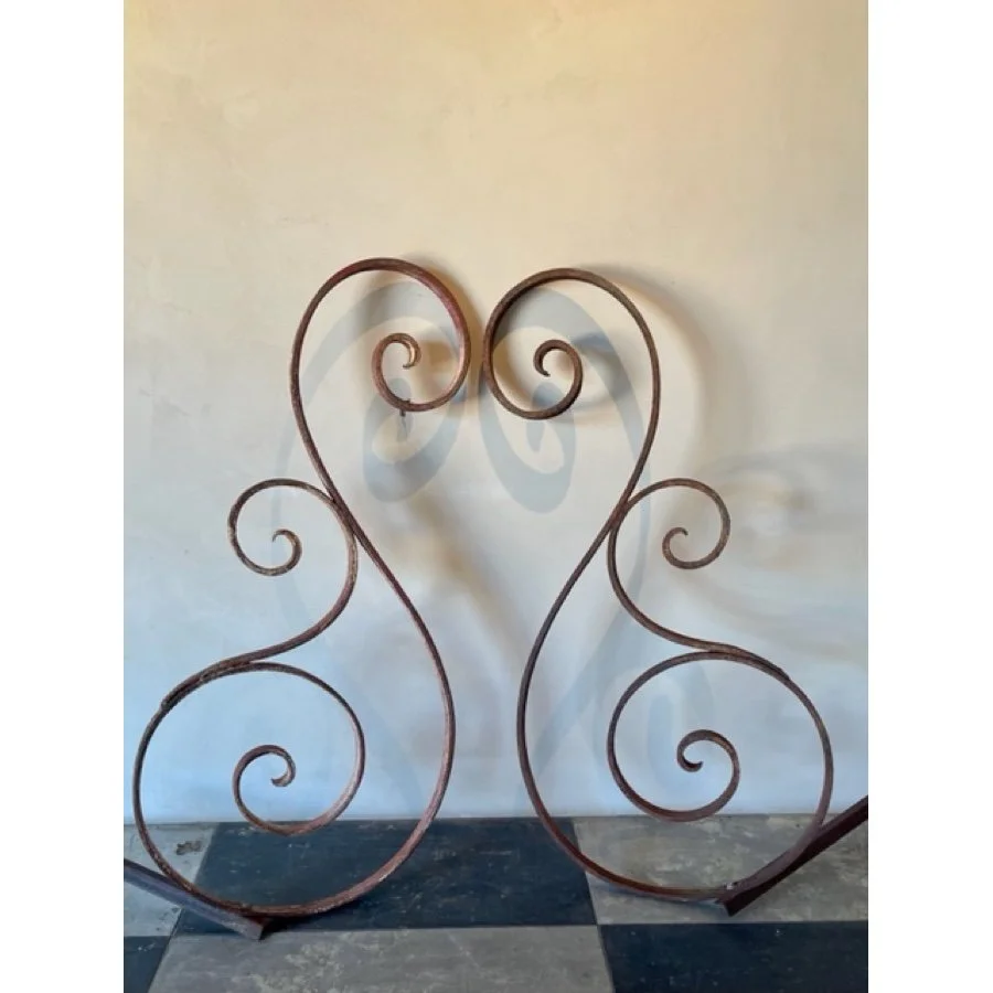 IRON ACCESSORIES — ANTIQUITIES