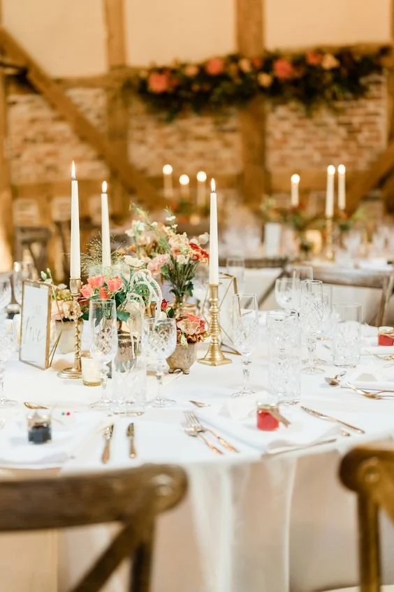 12 Lovely Ways to Decorate Round Tables — Luxury Weddings UK