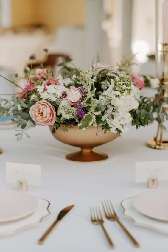 10 Lovely Ways to Decorate Round Tables — Luxury Weddings UK