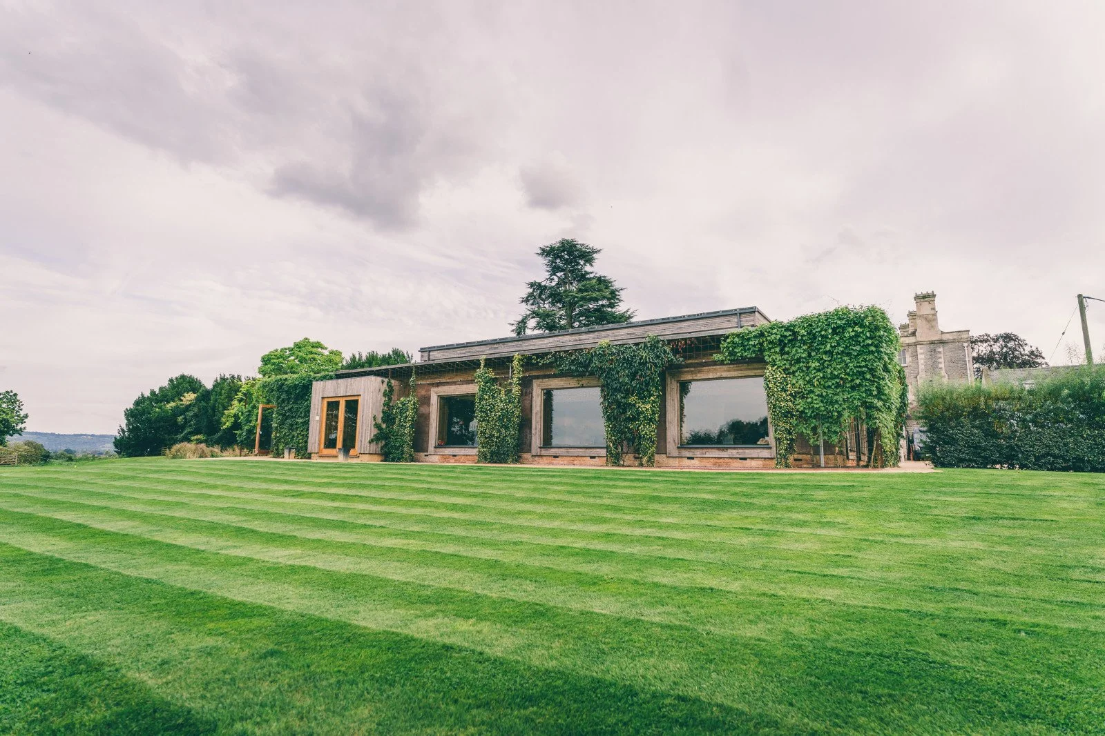 Elmore Court | Luxury Weddings — Luxury Weddings UK