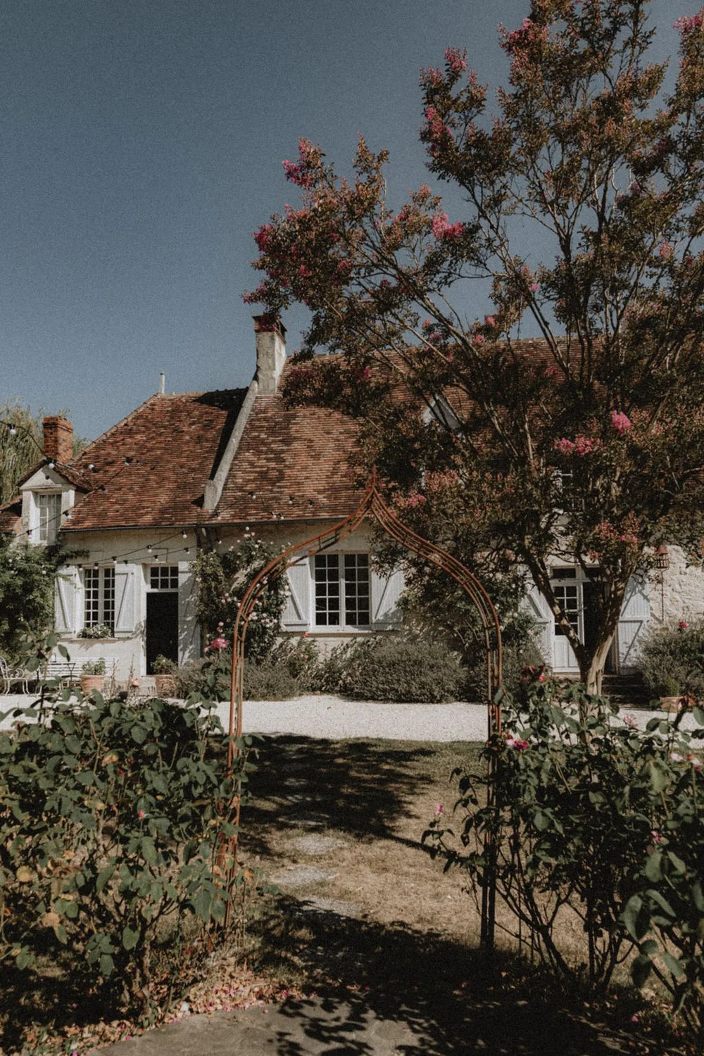 Sarah and Ben’s Pretty English Cottage Garden Style Wedding in France ...