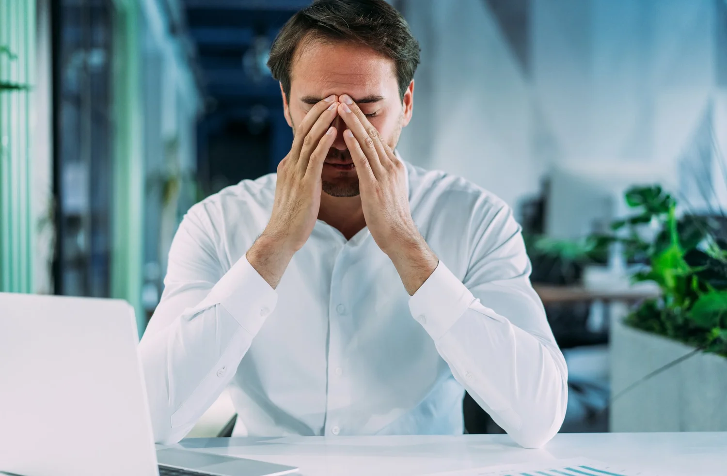 What Are the Signs of a Leader Lacking Emotional Intelligence? — LEEDHR